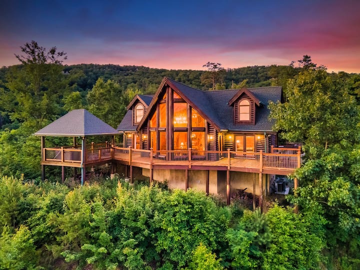 LUX LOG Mansion: 180° Views~Sauna+HotTub~Sleeps 12 - Cabins for Rent in ...