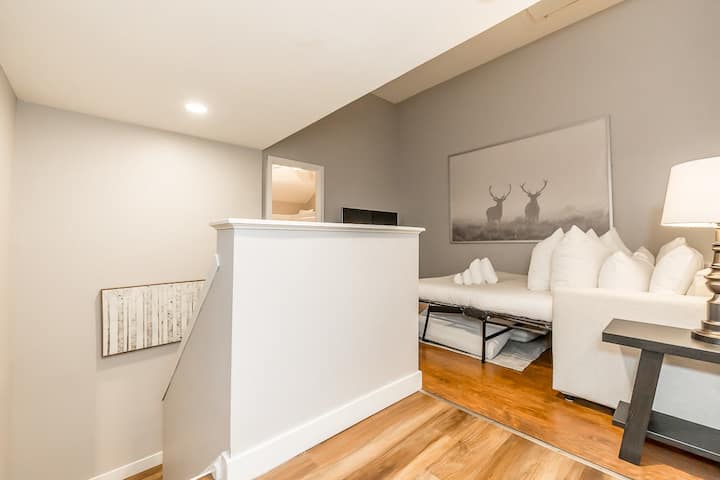 Memory Lane – Walk To Village, Relax On Your Patio - Collingwood