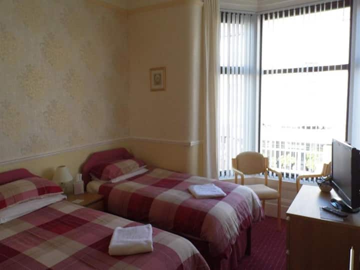 Triple Room-ensuite With Shower - Blackpool