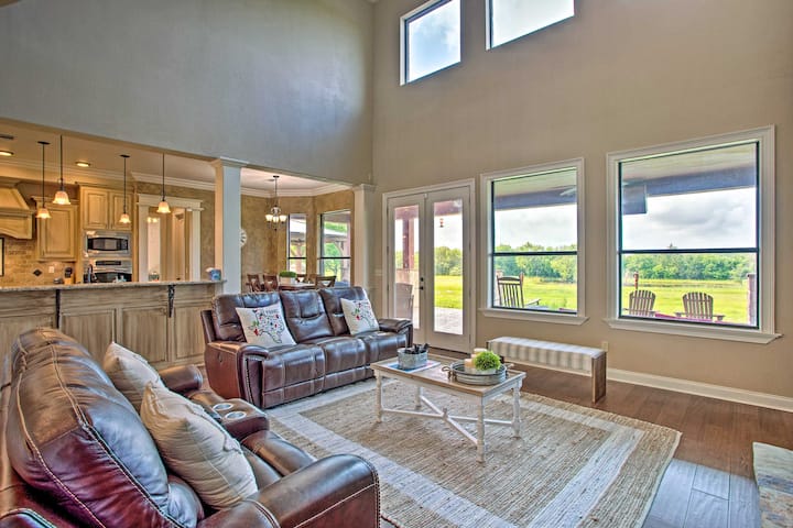 Home W/ Game Room & Fireplace: 14 Mi To Mckinney! - BarnHill Vineyard, Anna