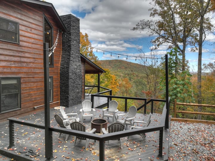 High Camp Retreat | Book 2 Nights, Stay 3 Nights! - Blue Ridge, GA