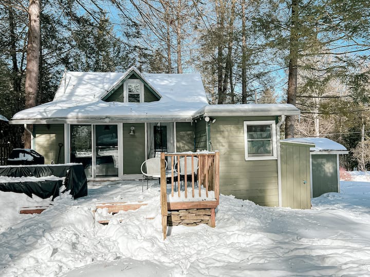 Fireplace—chic & Renovated—near Skiing & Tubing - Bethel