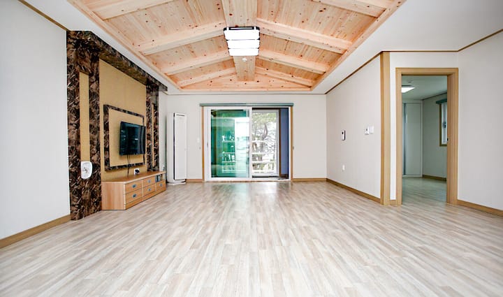 해변과 가까운 곳에서 자연과 감성을 동시에 느낄 수 있는 솔향기 - Incheon