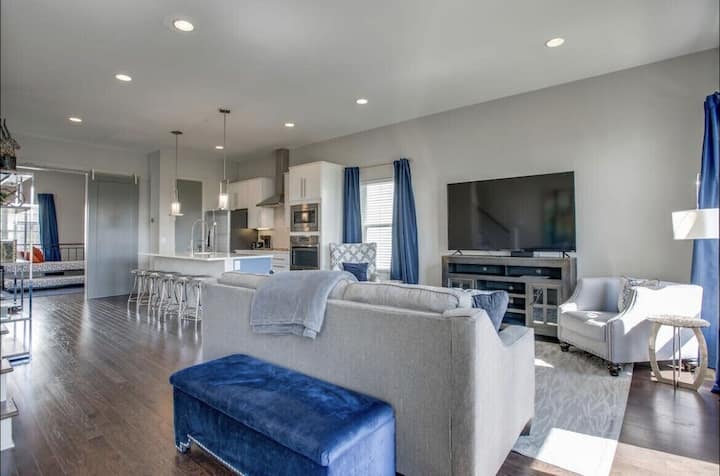 Stunning Nashville Retreat - Near Broadway