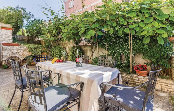 Cozy Apartment In Pula With Wifi - Croatia