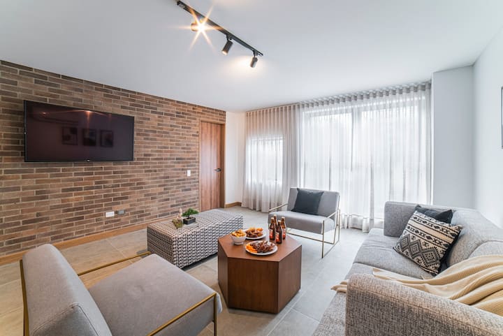 E201 | Elegant 2-bed | Walk To Boulevard & Granada - Cali