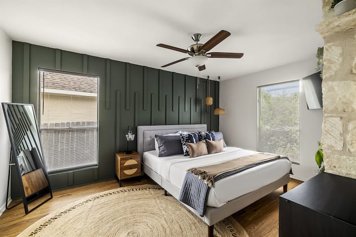 Hill Country Oasis | Backyard Games | Lake Access - Lakeway, TX