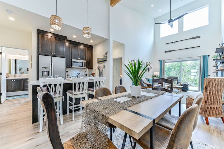 Waterfront, Pets Welcome, Fire Pit, Noon Checkout - Ocean Shores, WA