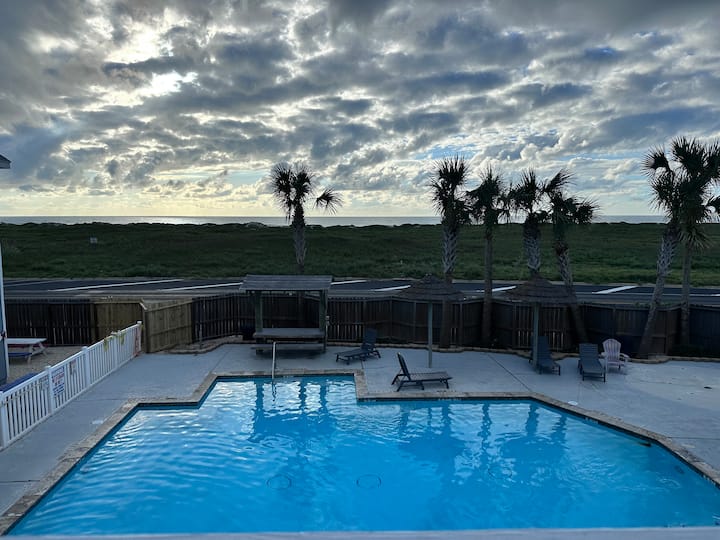 Balcony Beach View, Pool, Private Patio - Corpus Christi, TX