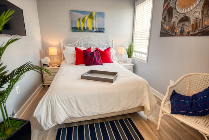 Stay Right On Main Street Annapolis! Private Room With Double Bed And Bath. - Annapolis, MD