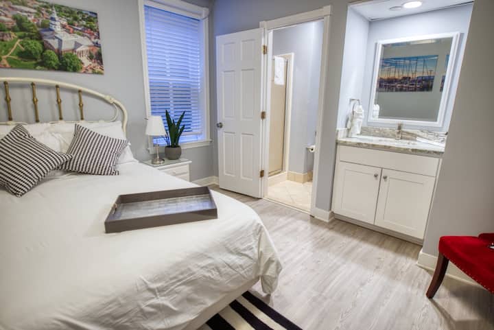 Stay Right On Main Street Annapolis! Private Room With Double Bed And Bath. - Annapolis, MD