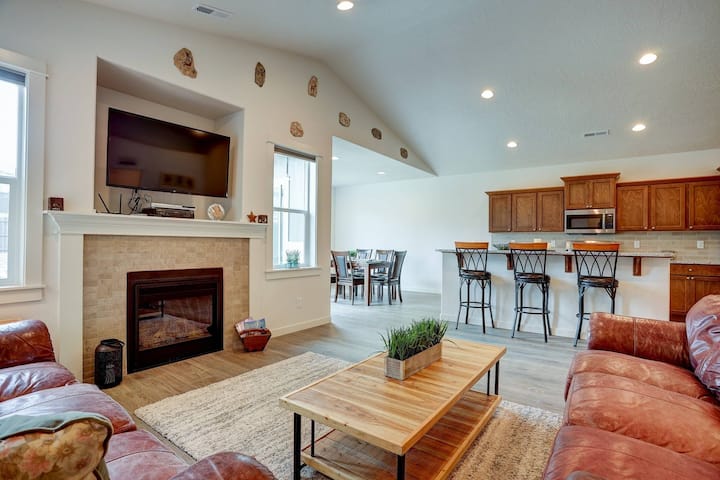 Family Friendly, Ac, Large Private Backyard, Patio - Redmond, OR