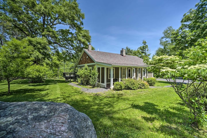 Charming Cottage W/ Deck: Mtn + Lake Views! - Minnewaska State Park Preserve, Kerhonkson