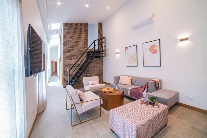 E303 | Large 3br Apt | Terrace + Walk To Boulevard - Cali