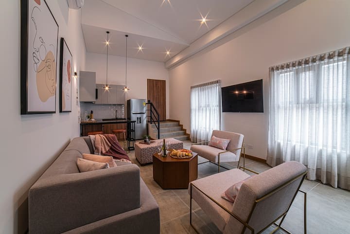 E303 | Large 3br Apt | Terrace + Walk To Boulevard - Cali