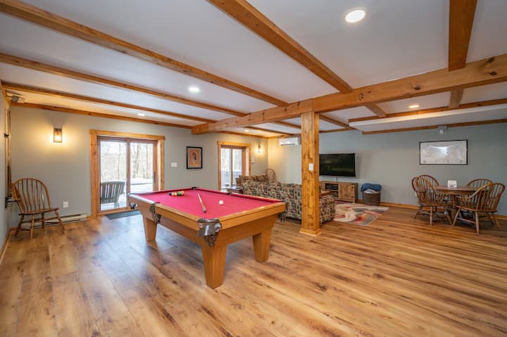 Rustic Woodsy Getaway W/hot Tub & Fireplace - Herrington Manor State Park, Oakland