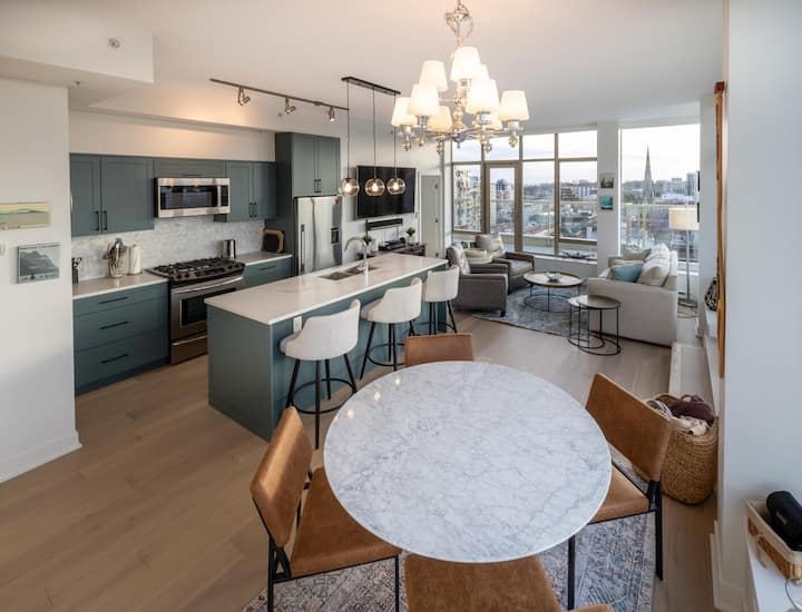 Victoria's Seacret-stunning Views,450 Sqft Balcony - Victoria