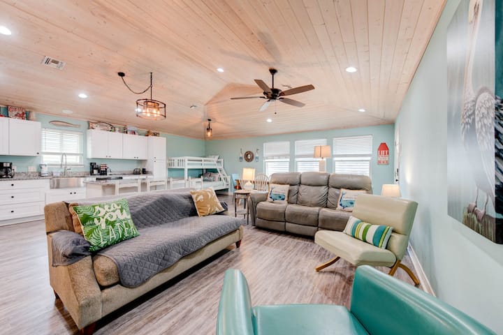 A- Rocks Resort | Covered Patio, Near Beach + Town - Port Aransas, TX