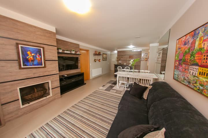 3 Suítes, 3 Vagas De Garagem No Coração De Gramado - Gramado