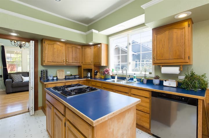 Water Wheel Victorian-2 Br - ユリーカ, CA