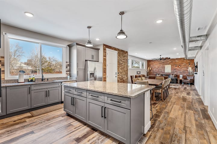 Gathering Tree's 6 Boutique Queen Suites Downtown - Flagstaff, AZ