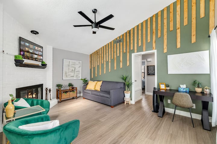 Cozy Newly Renovated Entire Residential Home 2br/2ba
Veterans/medical Professionals/law Enforcement Discounts Available - Coppell, TX