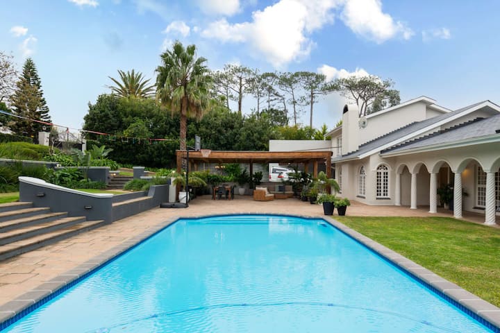 Heart Of Constantia Winelands -