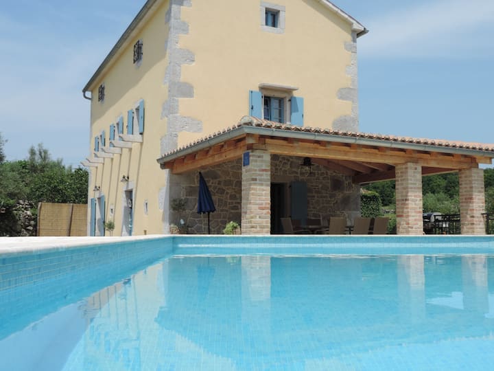 Three Bedroom Stone Villa With A Pool - Krk