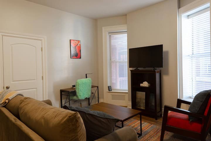 Cozy Traveler's Den With Queen Bed - Detroit, MI