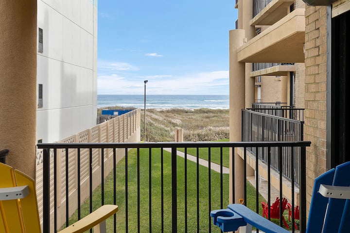 Remodeled Beachfront Condo W/ Pool & Views! - South Padre Island, TX