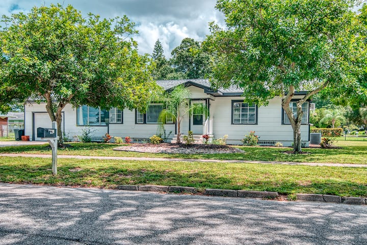 3 Bed/2.5 Bath - Quiet Location Close To Beach! - Bradenton, FL