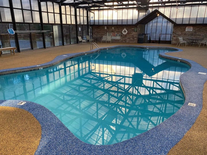 7br Smoky Mtn Cabinpool, Hot Tub & Theater Room - 