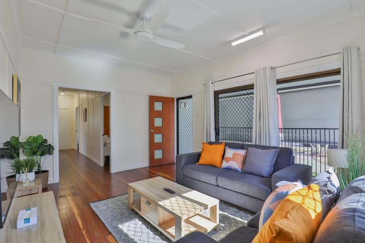 Tasteful House On Targo Next To Shops And Cafe - Bundaberg Central