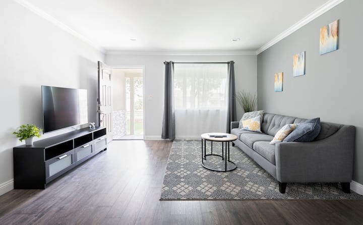 Spacious Sleek Home - Azusa, CA