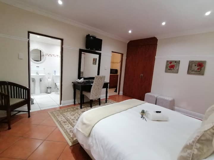 Casa Romana B&b - M Luxury Room (Bath Only) - Ladybrand