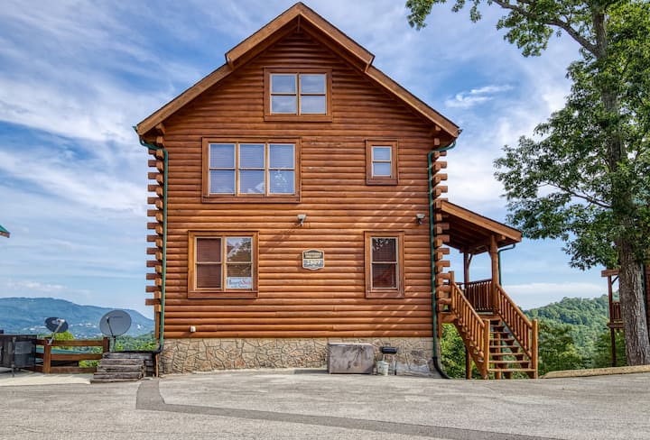 Mountain Views Game Room Hot Tub Sleeps 8 - Tennessee