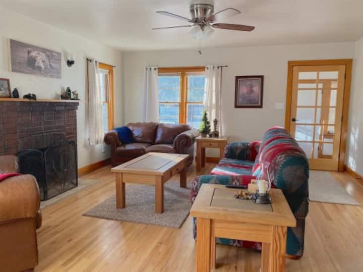 Moose Retreat- Large Home, Pet Friendly - Cody