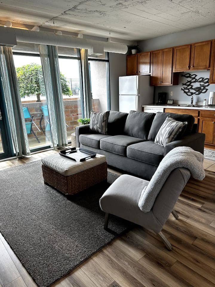 Poolside Condo Downtown Sandusky - Sandusky, OH