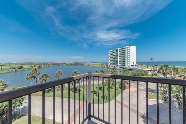 New Heated Pool & Hot Tub! New Mattress Too! - Galveston Island, TX