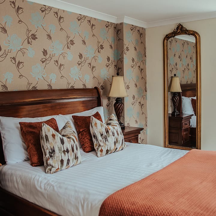 Budget Double Double Aspect Road And Garden - Brockenhurst