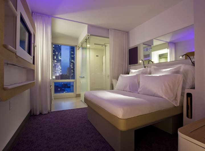 Premium Queen View B - Yotel Times Square - Aurora, NY