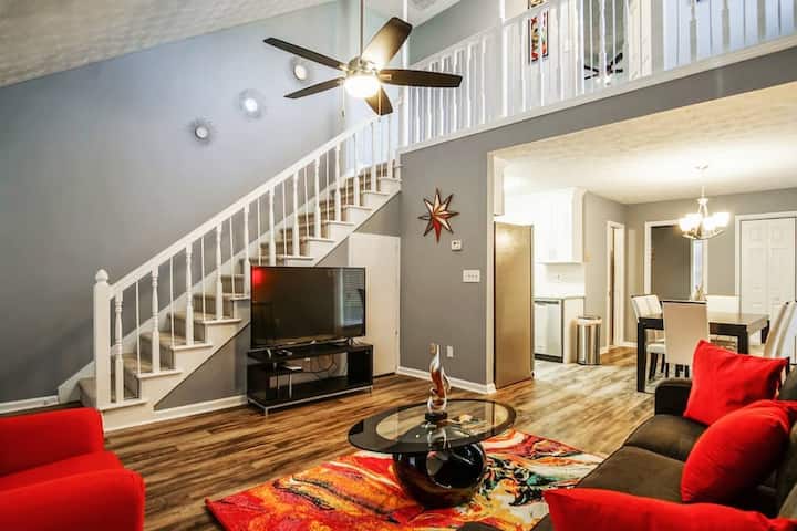 The Rosewood Townhouse - 10 Mins To Horse Park! - Conyers, GA