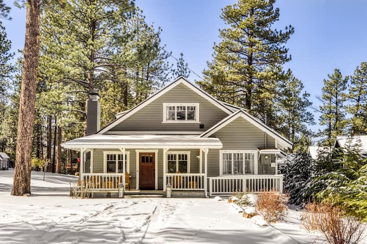 Big Bear Farmhouse With Spa, Gameroom & Pool Table - Big Bear Lake, CA