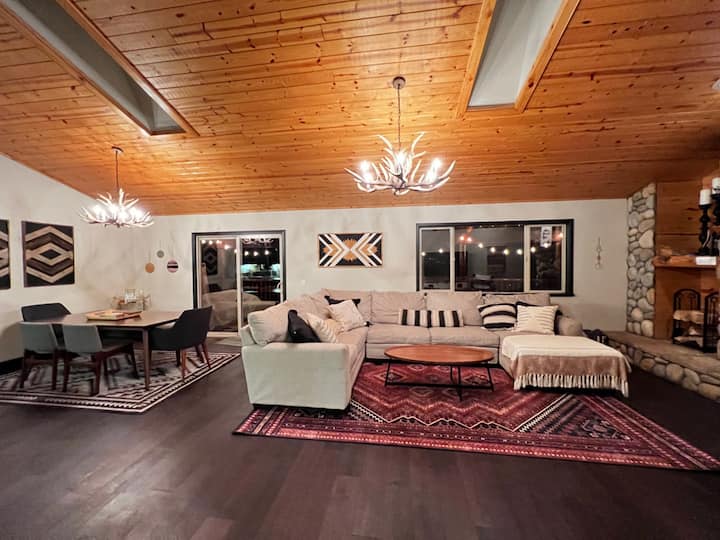 Luxury Boho Inspired Cabin Close To Village! Mountain View, Deck, Fireplace! - Big Bear Lake, CA