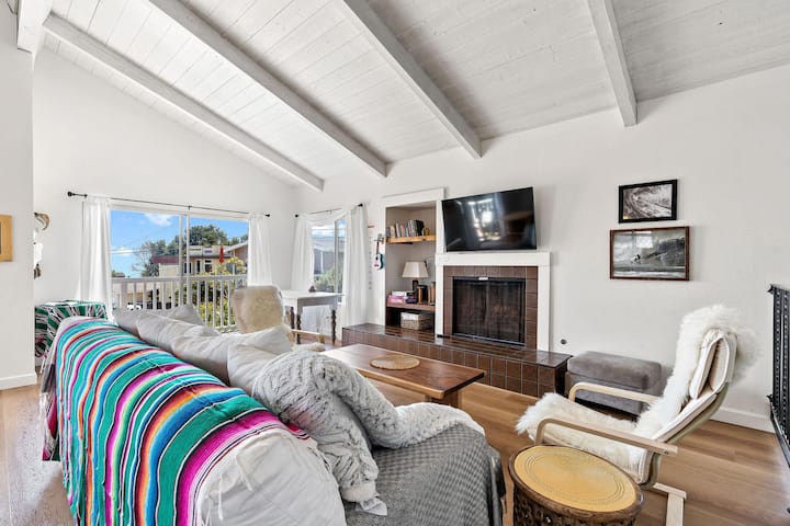 Bright And Sunny In Seacliff - Aptos, CA