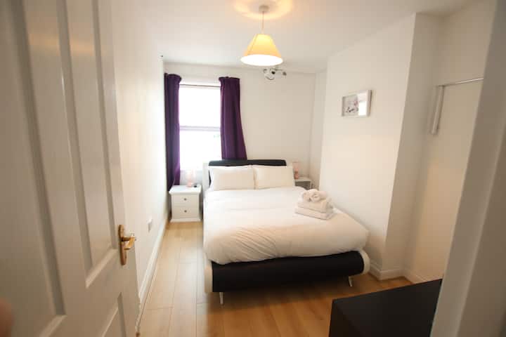 Contemporary 2 Bed Flat In Bristol, Free Parking - Bristol
