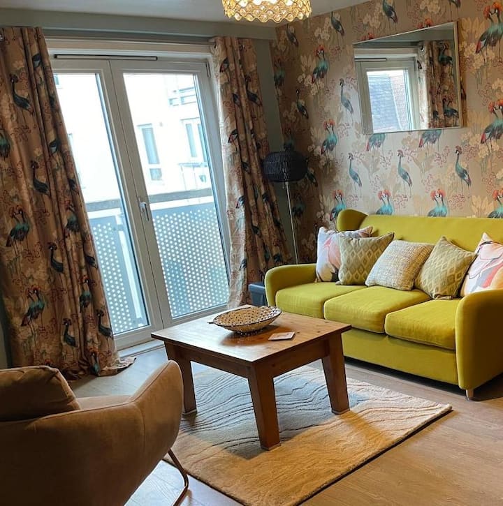 Light & Bright, Centrally Located Apartment - Bristol