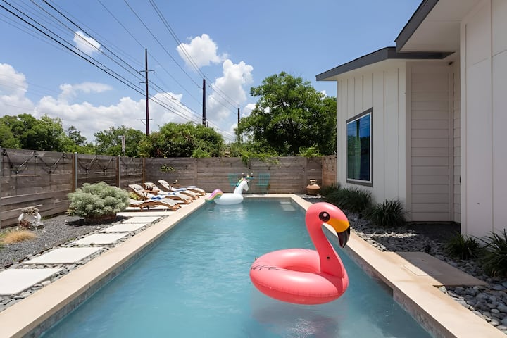 Stylish Home With Pool & Hot Tub Near Downtown - Austin, TX