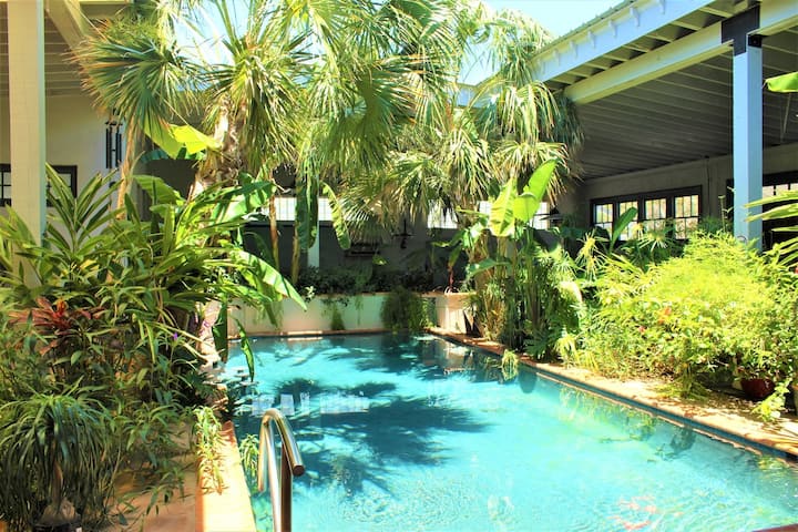 Beach Studio At The Abode Guest House - Silver Slipper Casino Hotel