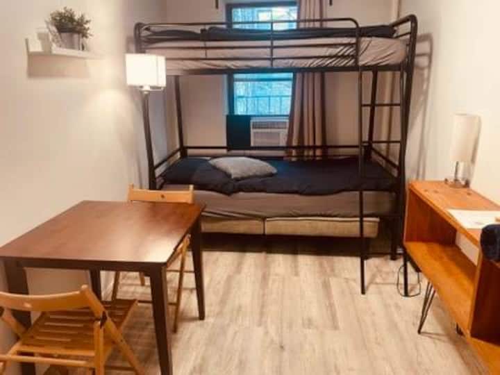 Shared Bathroom 1 Sofabed + Loftbed + Kitchen - New York City